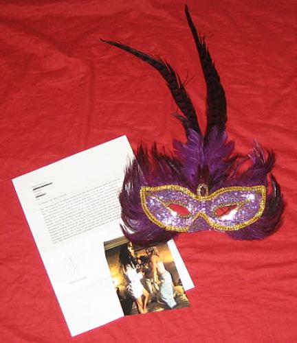 Britney Spears Original Face Mask US memorabilia (363916) MEMORABILLIA