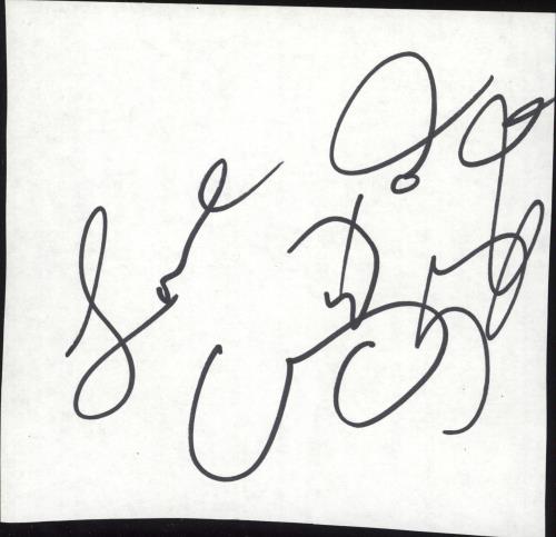 Crystal Gayle Autograph UK memorabilia (721203)