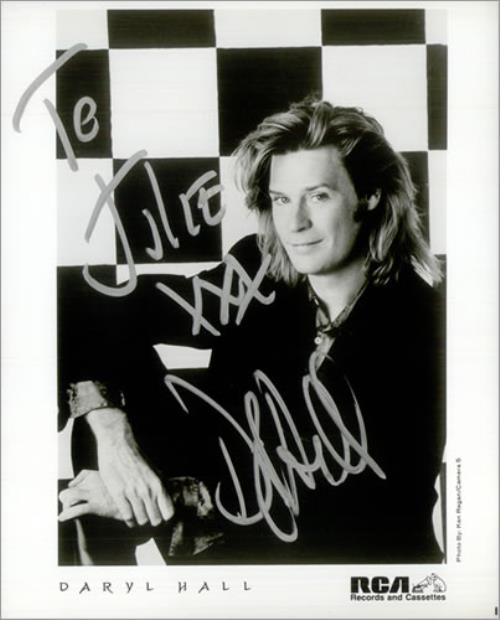 Daryl Hall Signed Publicity Photograph UK photograph (531134) SIGNED PHOTO