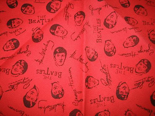 The Beatles Head Scarf - Red US memorabilia (395877) HEADSCARF