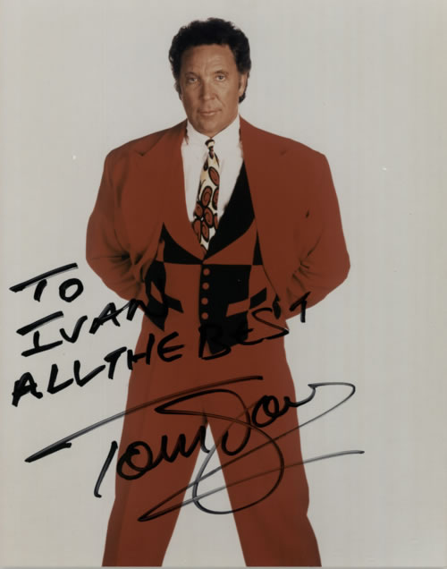Tom Jones Signed Photograph UK memorabilia (589743) SIGNED PHOTOGRAPH